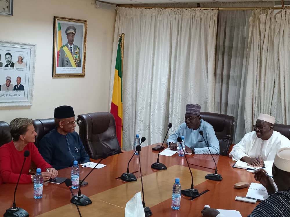 Visite de courtoisie du CNPM à la Direction générale des Impôts ...